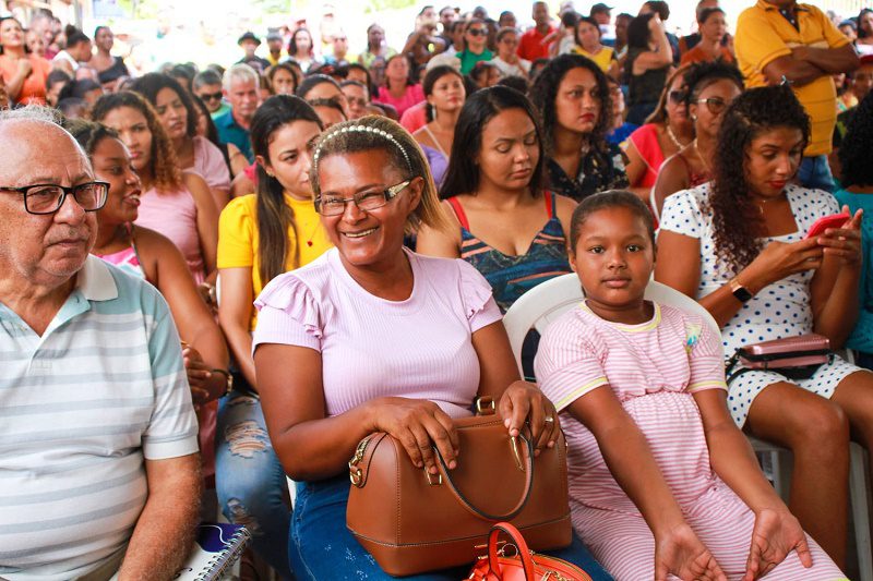 População comemora obras entregues por Dino Penha e secretários de ...